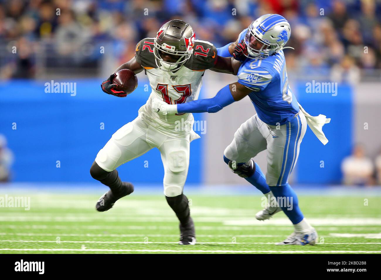Pressure of detroit lions defensive hi-res stock photography and images ...