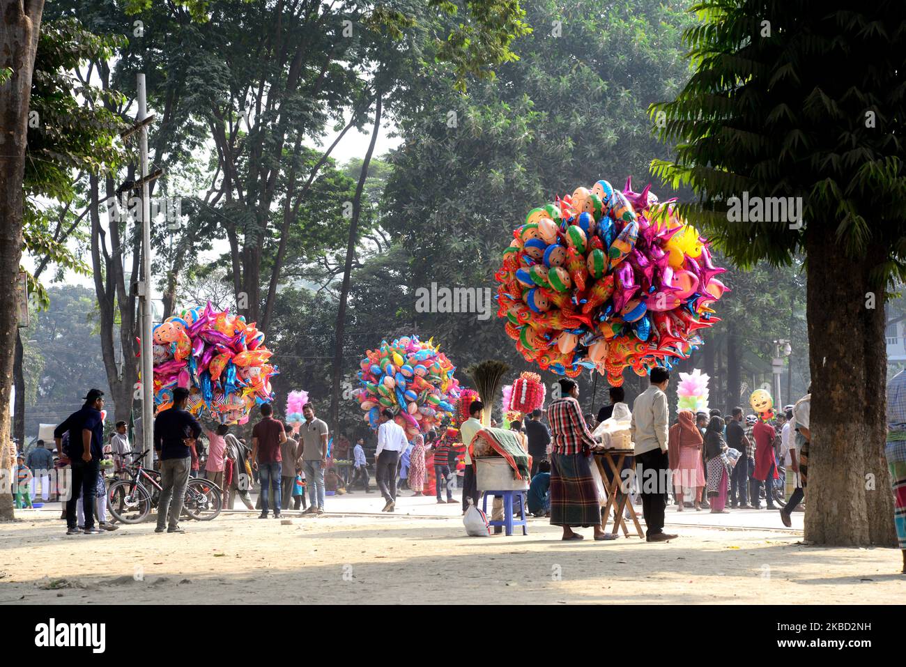 Bangladeshi vendor sales balloon hi-res stock photography and images ...