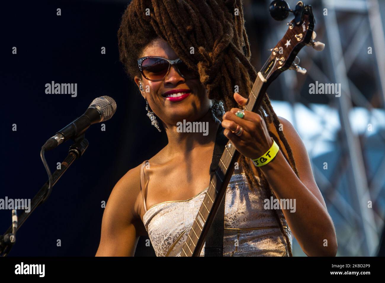 Valerie june hi-res stock photography and images - Alamy