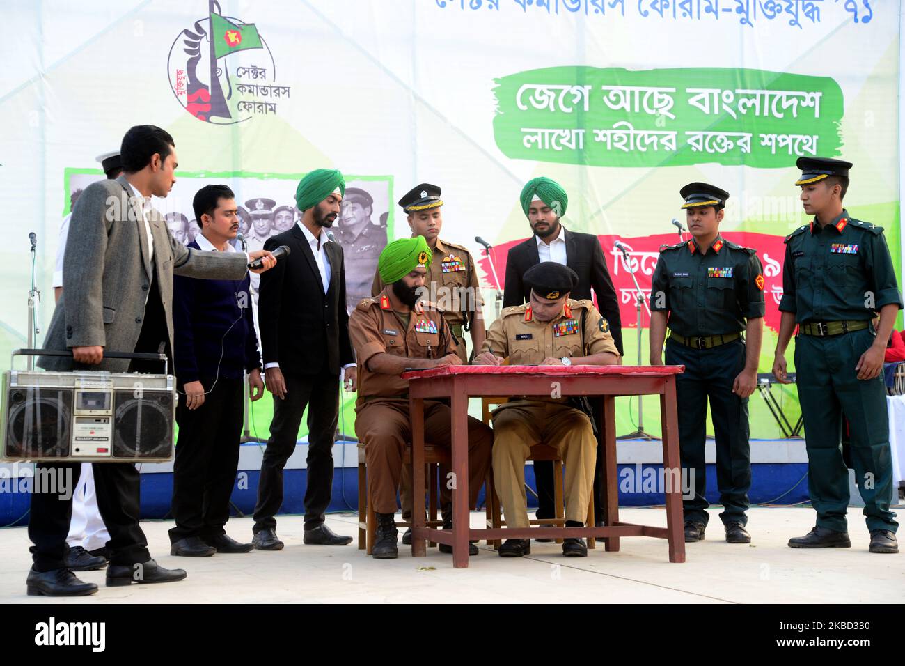 Bangladeshi artist performs Signatures of Pakistani forces surrender on ...