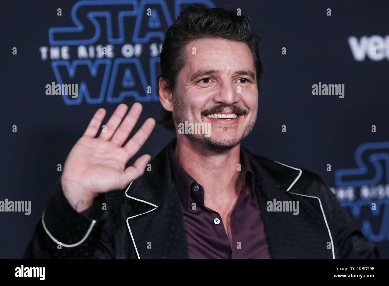 Pedro pascal smiling hi-res stock photography and images - Alamy