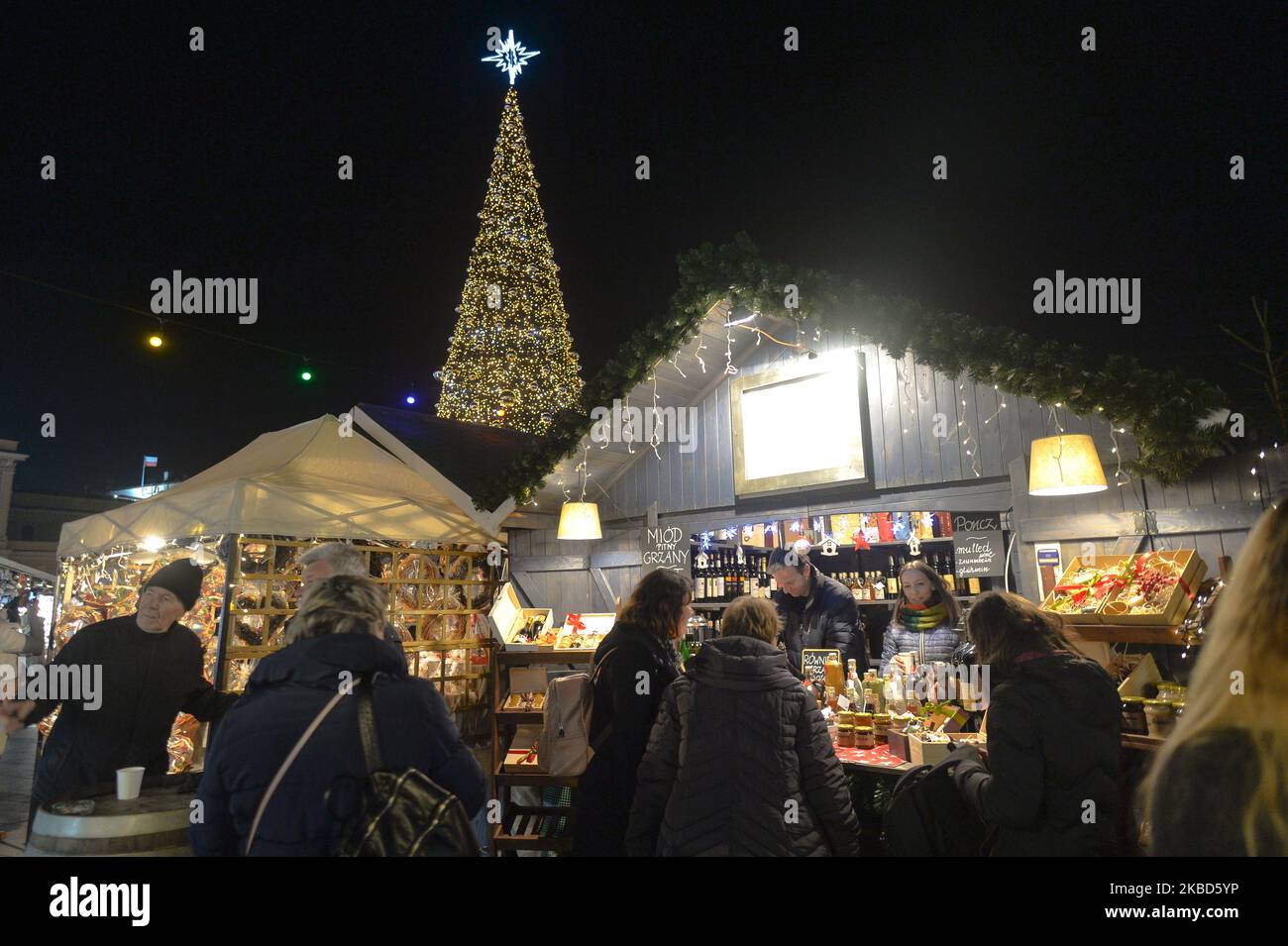 Family shopping christmas train hi-res stock photography and images - Alamy