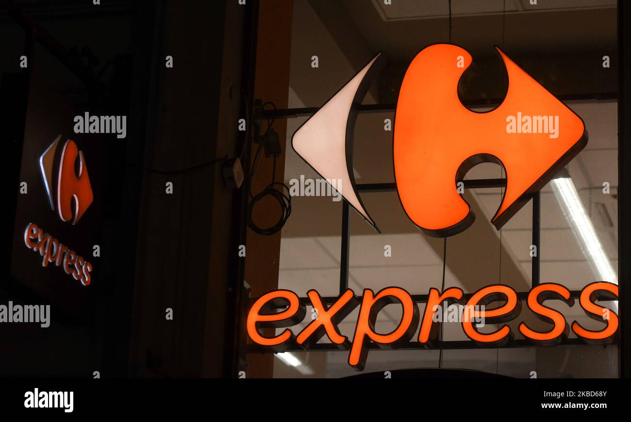 Carrefour express hi-res stock photography and images - Alamy