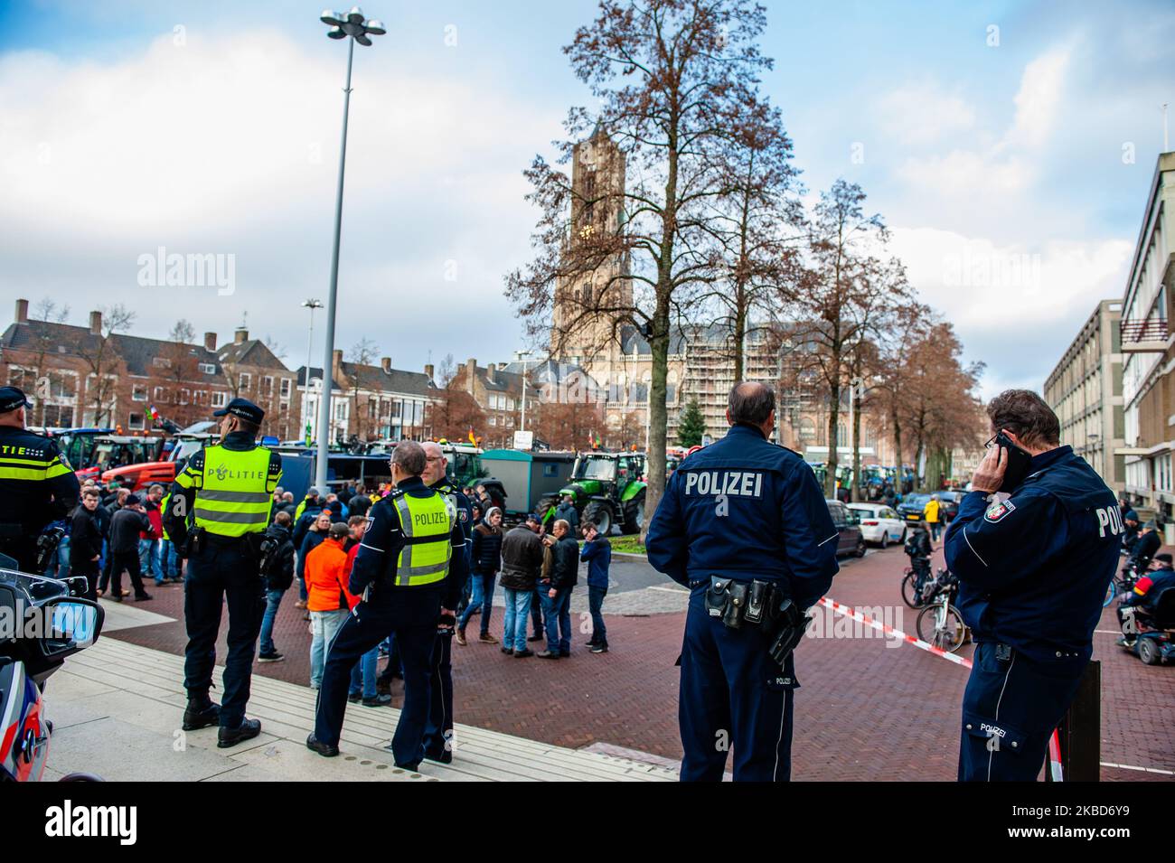 Dutch and German police are keeping an eye in front of the provincial ...