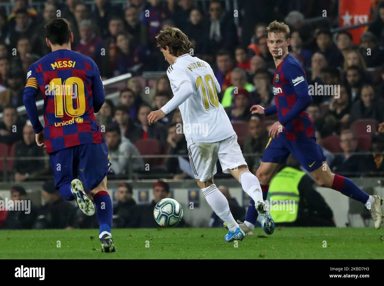 Leo Messi and Luka Modric during the match between FC Barcelona and ...