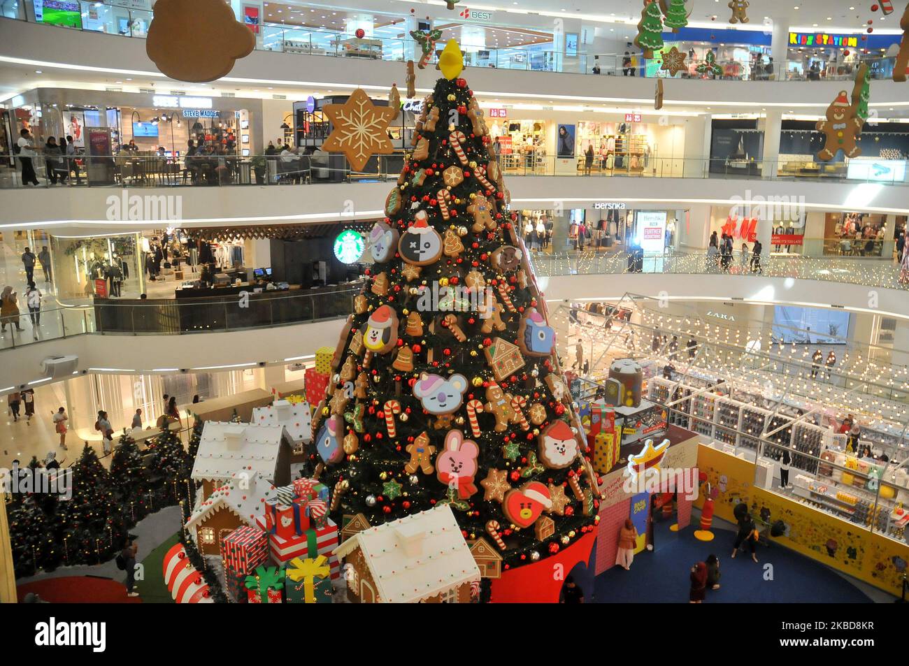 Shopping center hall of senayan city hi-res stock photography and ...