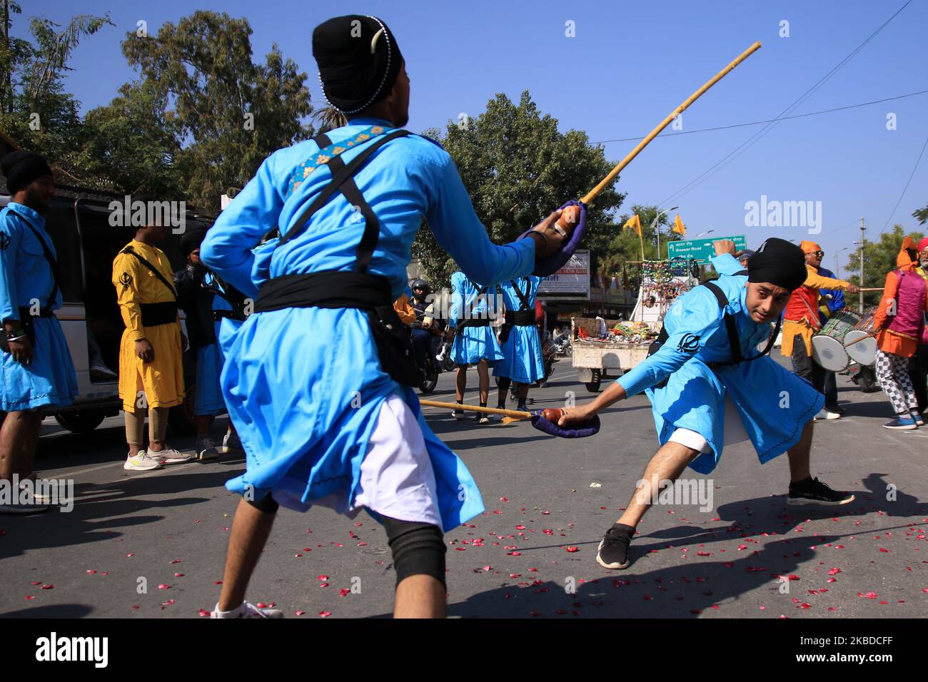 Sikh martial art hi-res stock photography and images - Alamy