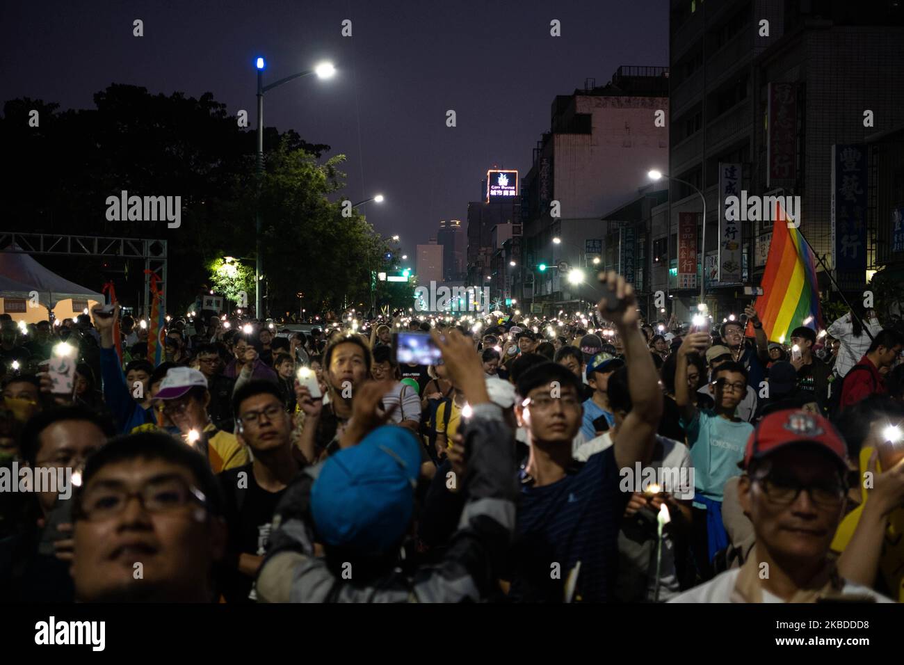 Group local people waving hi-res stock photography and images - Alamy