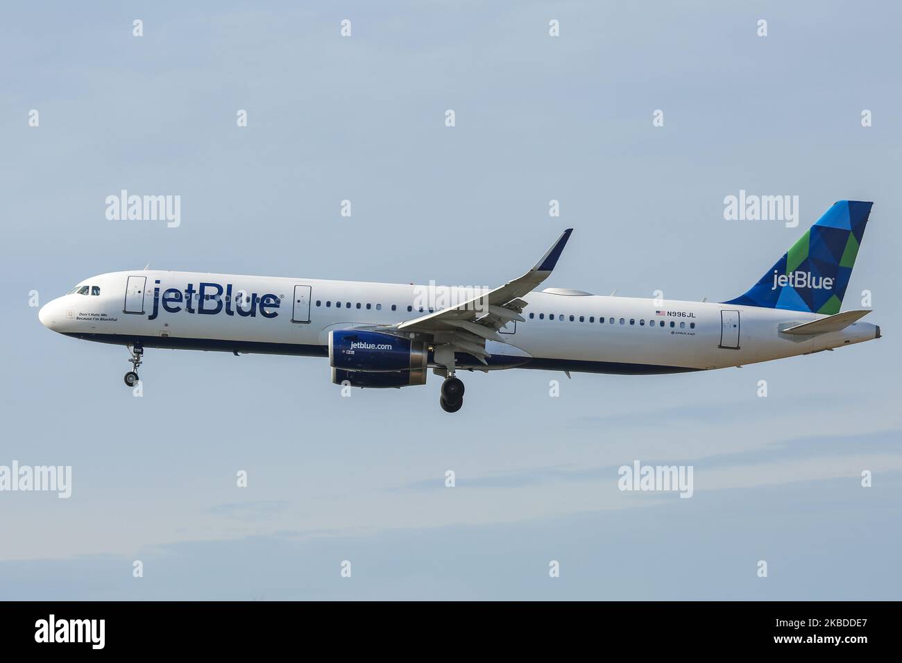 JetBlue Airways Airbus A321, specifically A321-231(WL) as seen on final ...