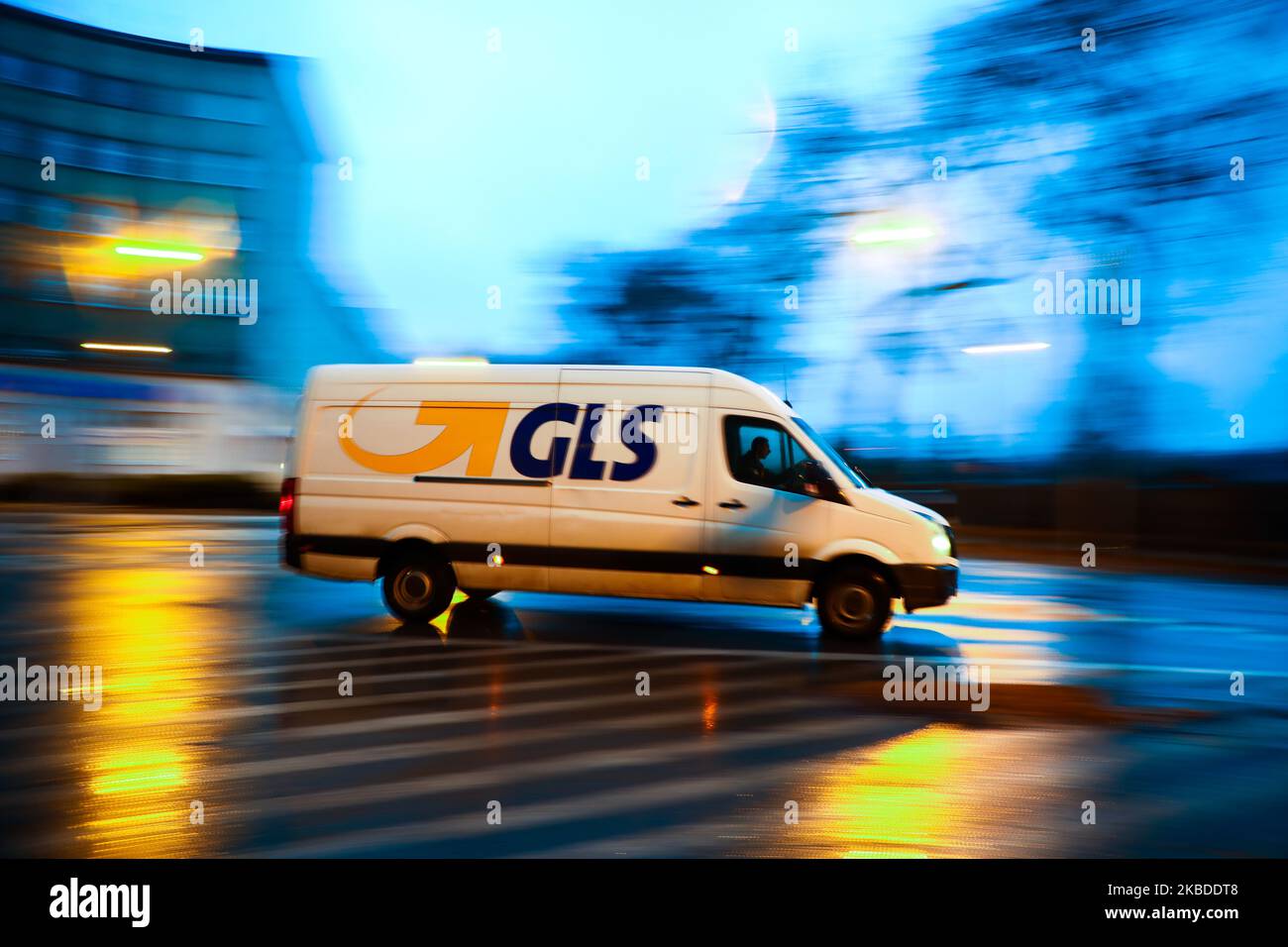 Gls delivery van hi-res stock photography and images - Alamy