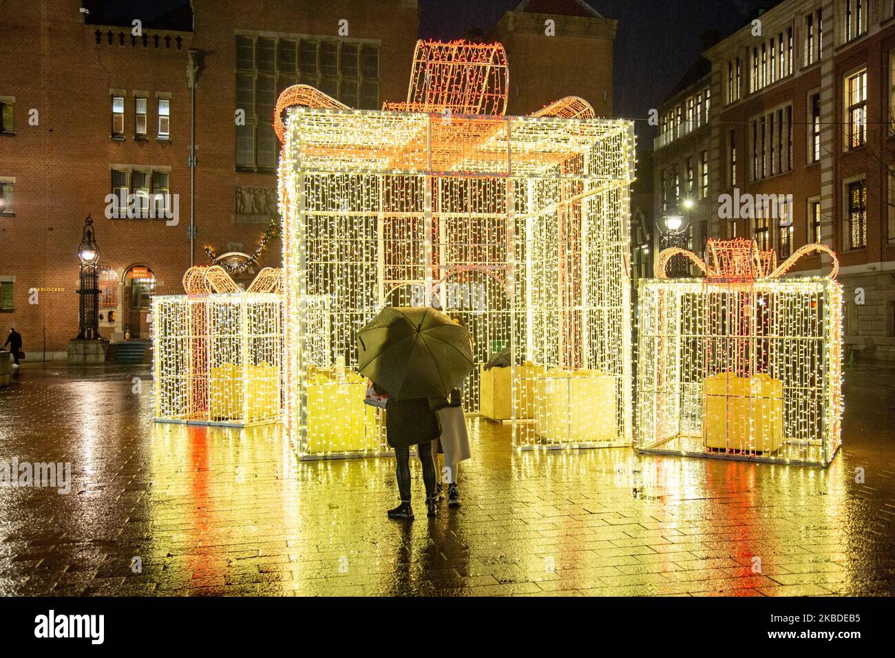 Gift box art installation hi-res stock photography and images - Alamy