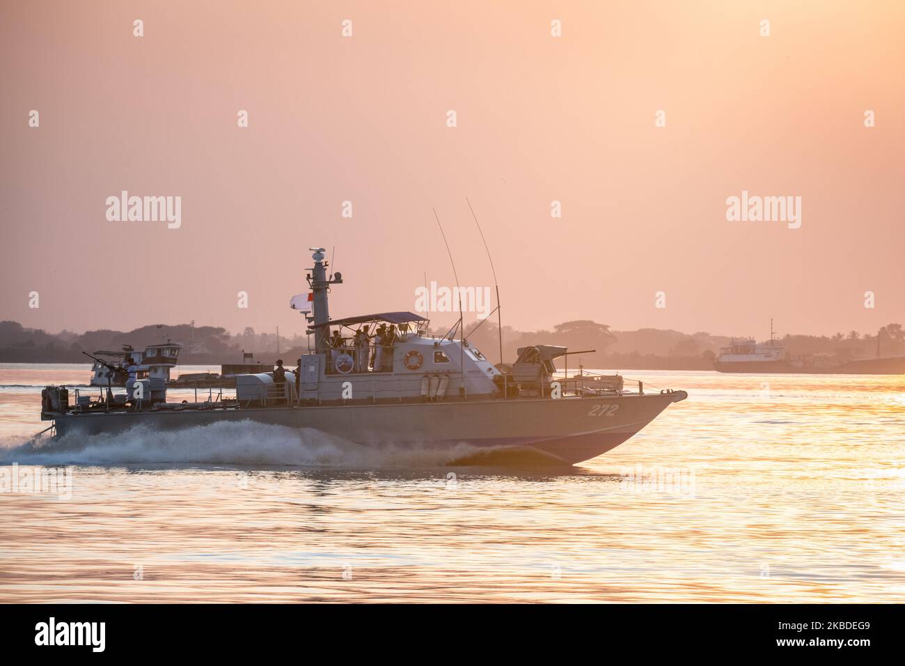 Myanmar navy boat hi-res stock photography and images - Alamy