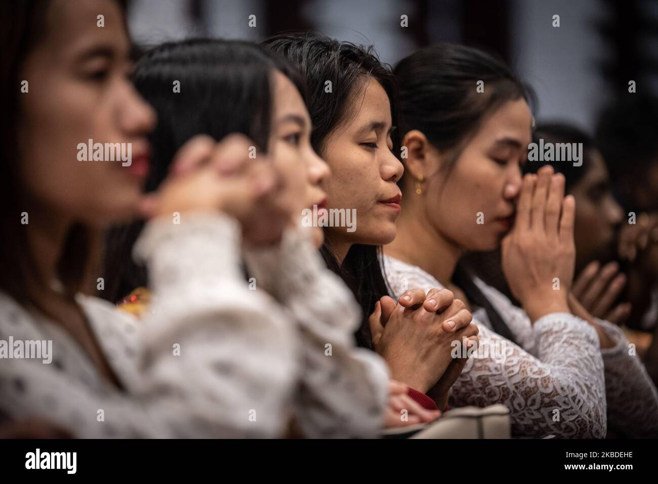 Myanmar Christian devotees pray during a Christmas Eve mass at St. Mary ...