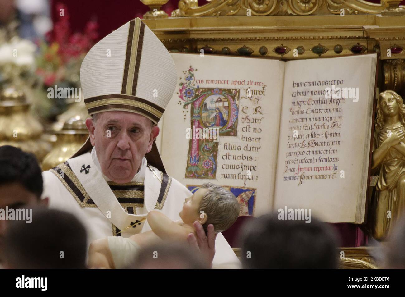 Pope francis holds baby jesus hi-res stock photography and images - Alamy
