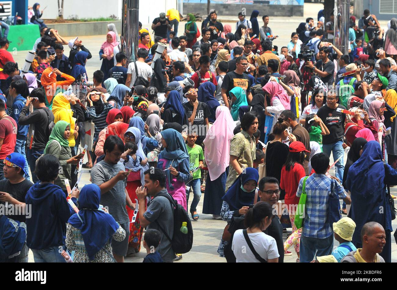 Visitors observe the phenomenon of a partial solar eclipse (GMP ...