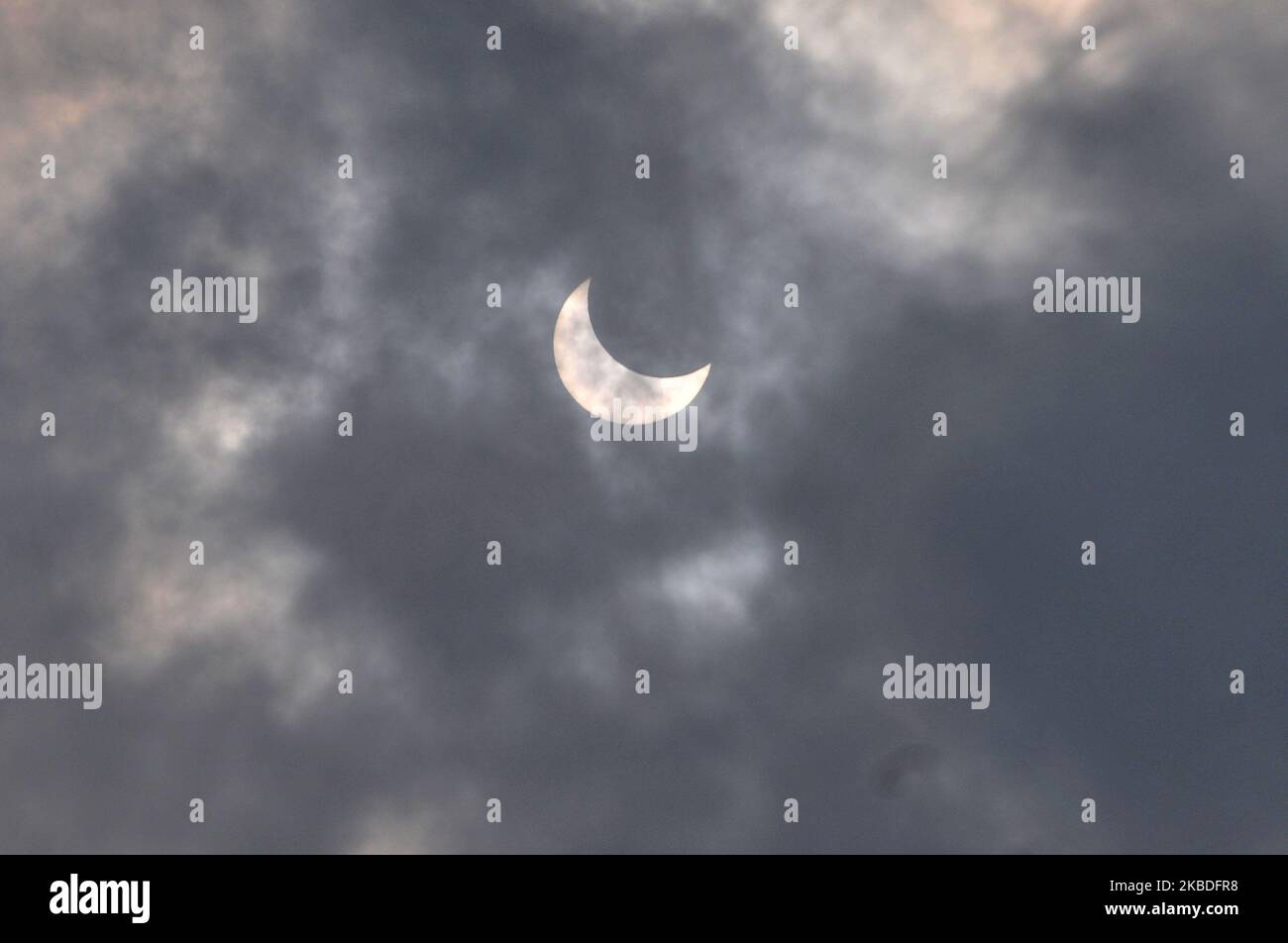 Visitors observe the phenomenon of a partial solar eclipse (GMP ...