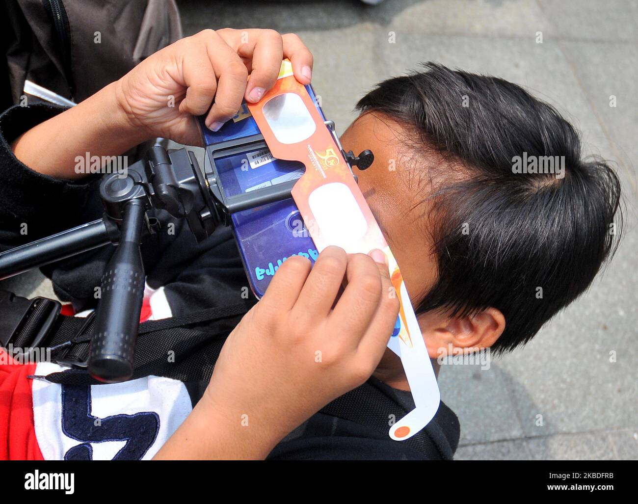 Visitors observe the phenomenon of a partial solar eclipse (GMP ...