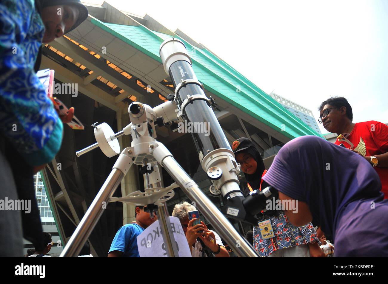 Visitors observe the phenomenon of a partial solar eclipse (GMP ...