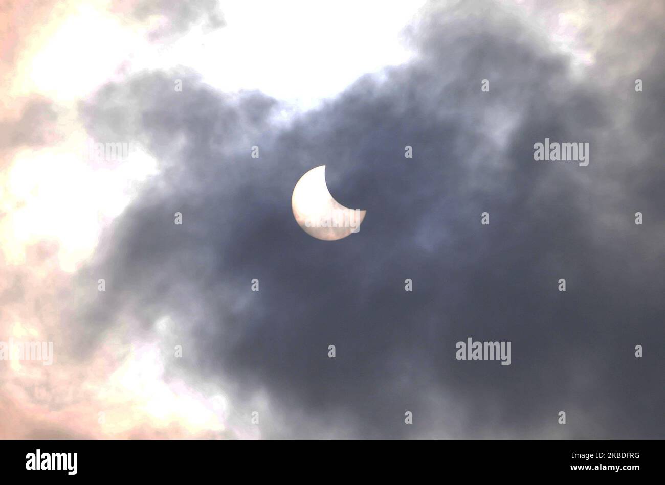 Visitors observe the phenomenon of a partial solar eclipse (GMP ...
