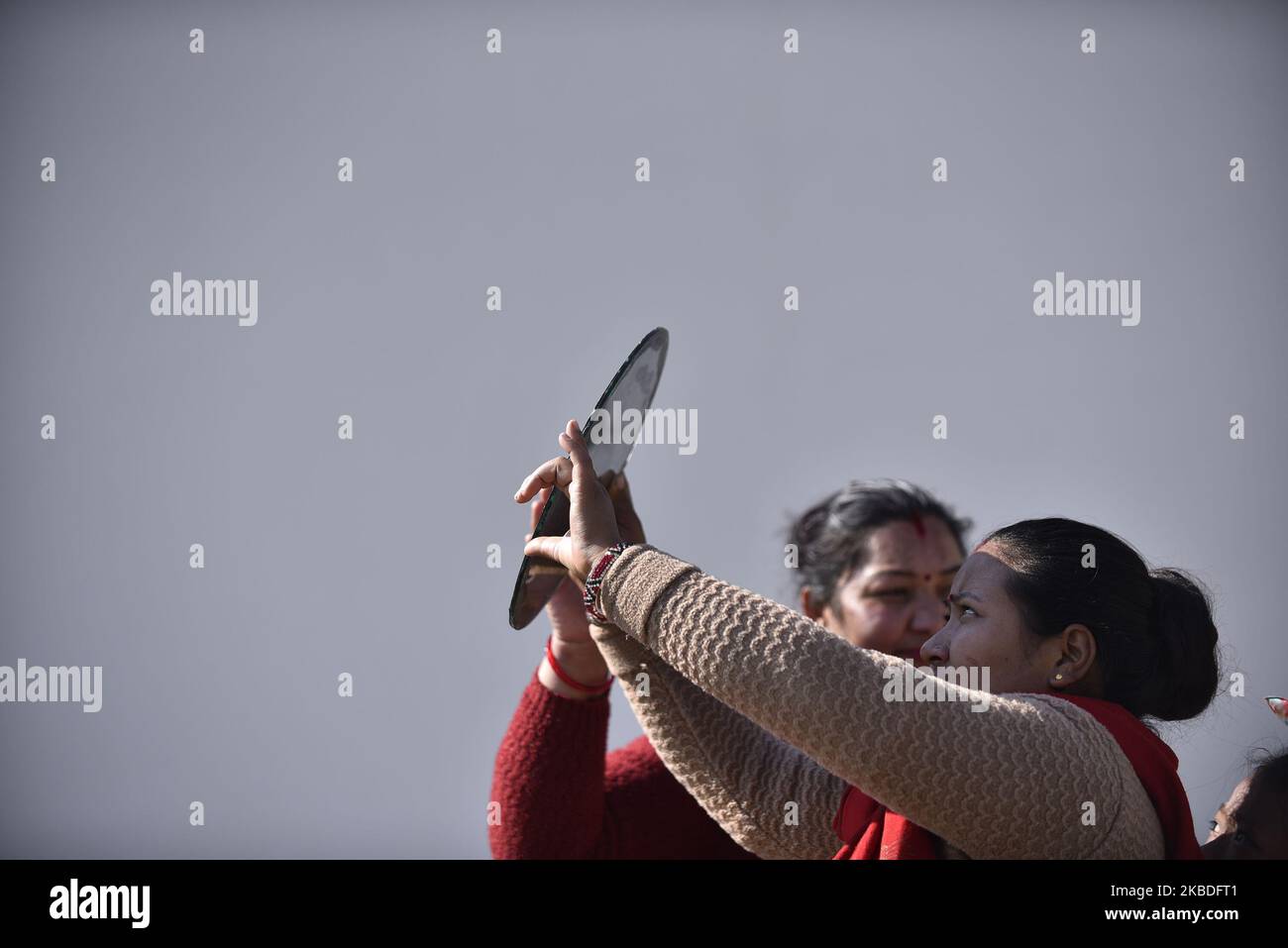 Nepalese people uses solar filter to watch a "Ring of Fire" Solar ...