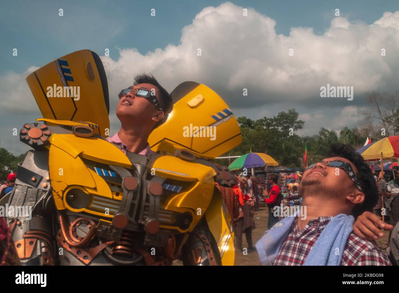 People watches at the solar eclipse with special glasses on December 26 ...