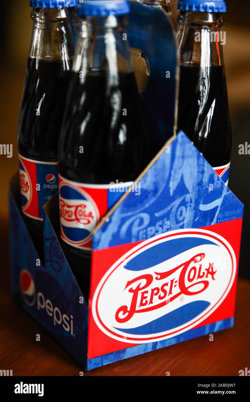 Pepsi cola bottles hi-res stock photography and images - Alamy
