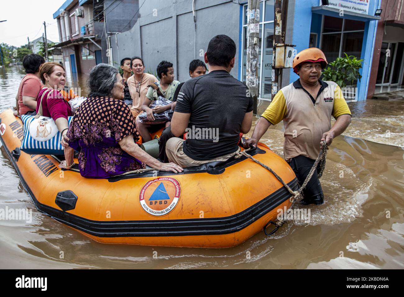 Flood victim boat hi-res stock photography and images - Alamy
