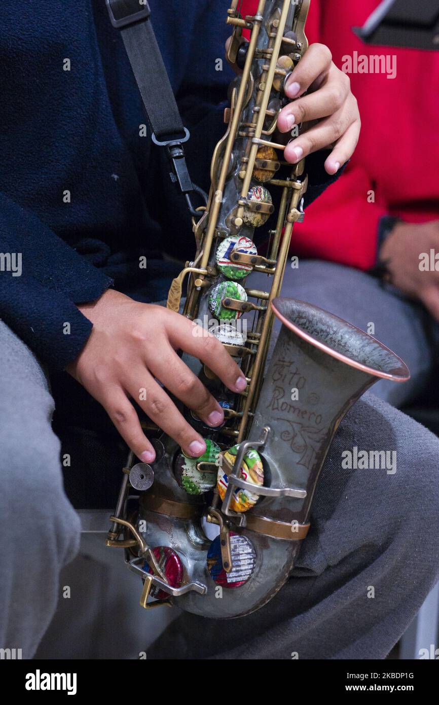 Instrumentos reciclados hi-res stock photography and images - Alamy