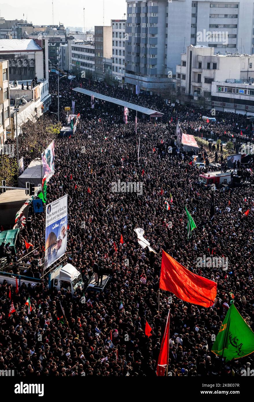 Tens of thousands of Iranians take part a mass funeral for the ...