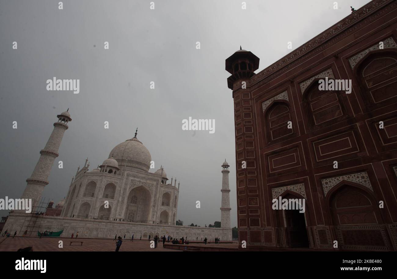 View of Taj Mahal under heavy smog conditionsAgra on January 8 ,2020 ...