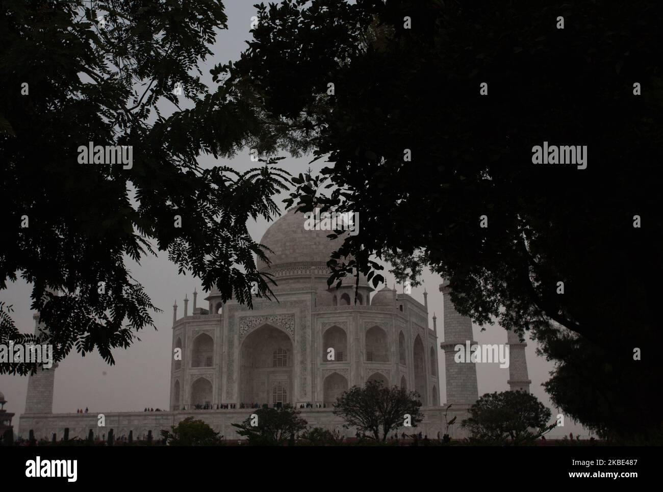 Views of Taj Mahal under heavy smog conditions in Agra on January 8 ...