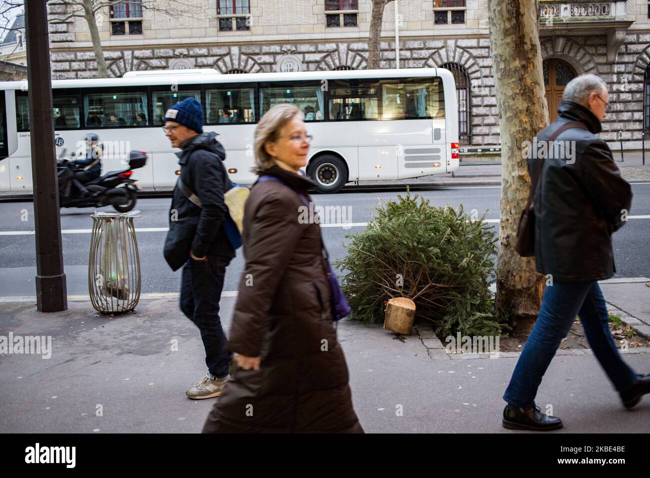Recyclage sur le trottoir hi-res stock photography and images - Alamy