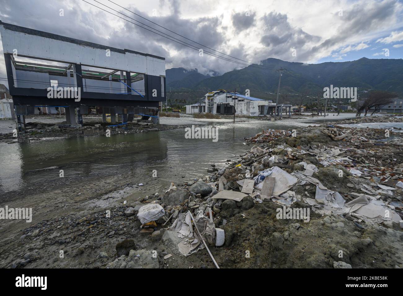 View of buildings damaged by the tsunami on Kampung Lere Beach, Palu ...