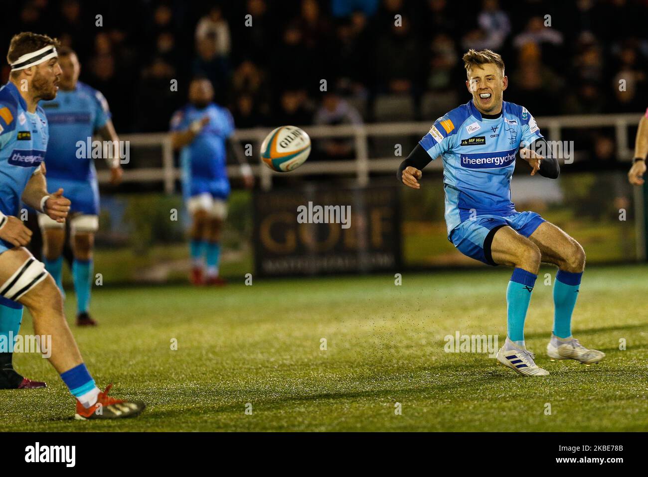 Sam Olver of Doncaster Knights gives a pass during the Greene King IPA ...