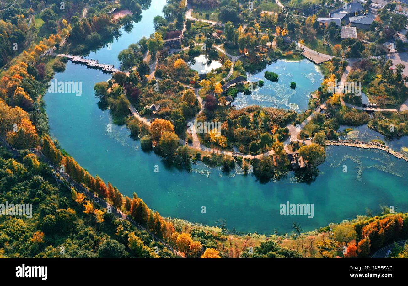 Aerial photos show the beautiful autumn scenery of the ten-li strand in ...
