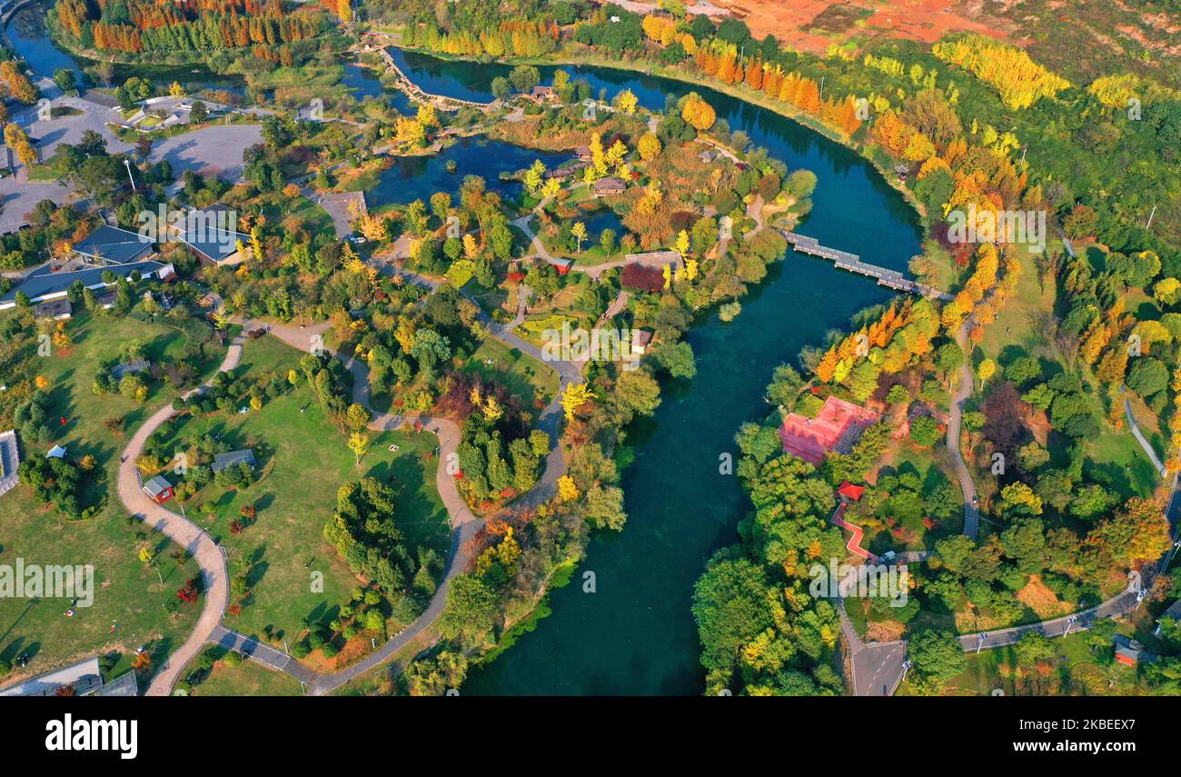 Aerial photos show the beautiful autumn scenery of the ten-li strand in ...