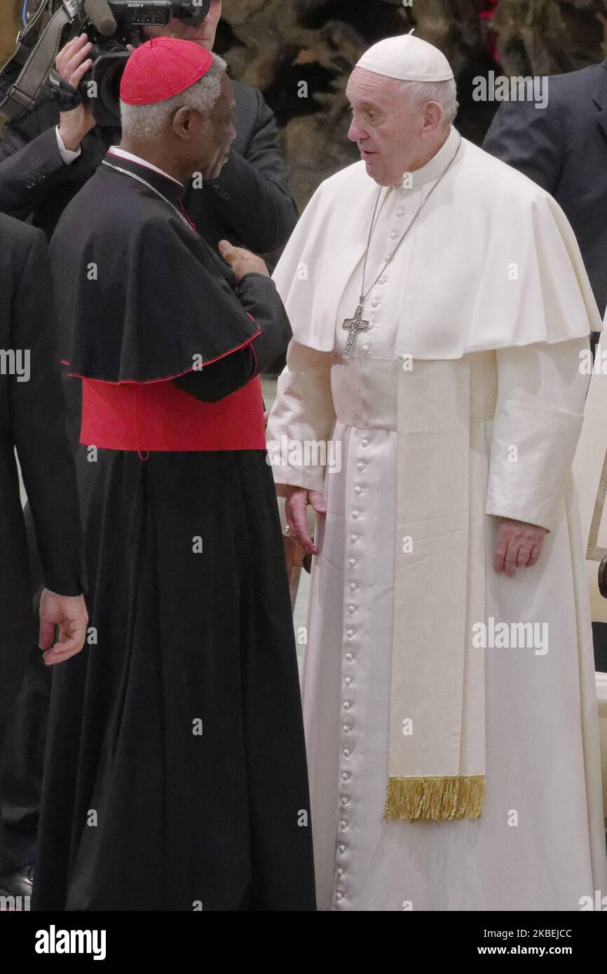 Pope francis talks hi-res stock photography and images - Alamy