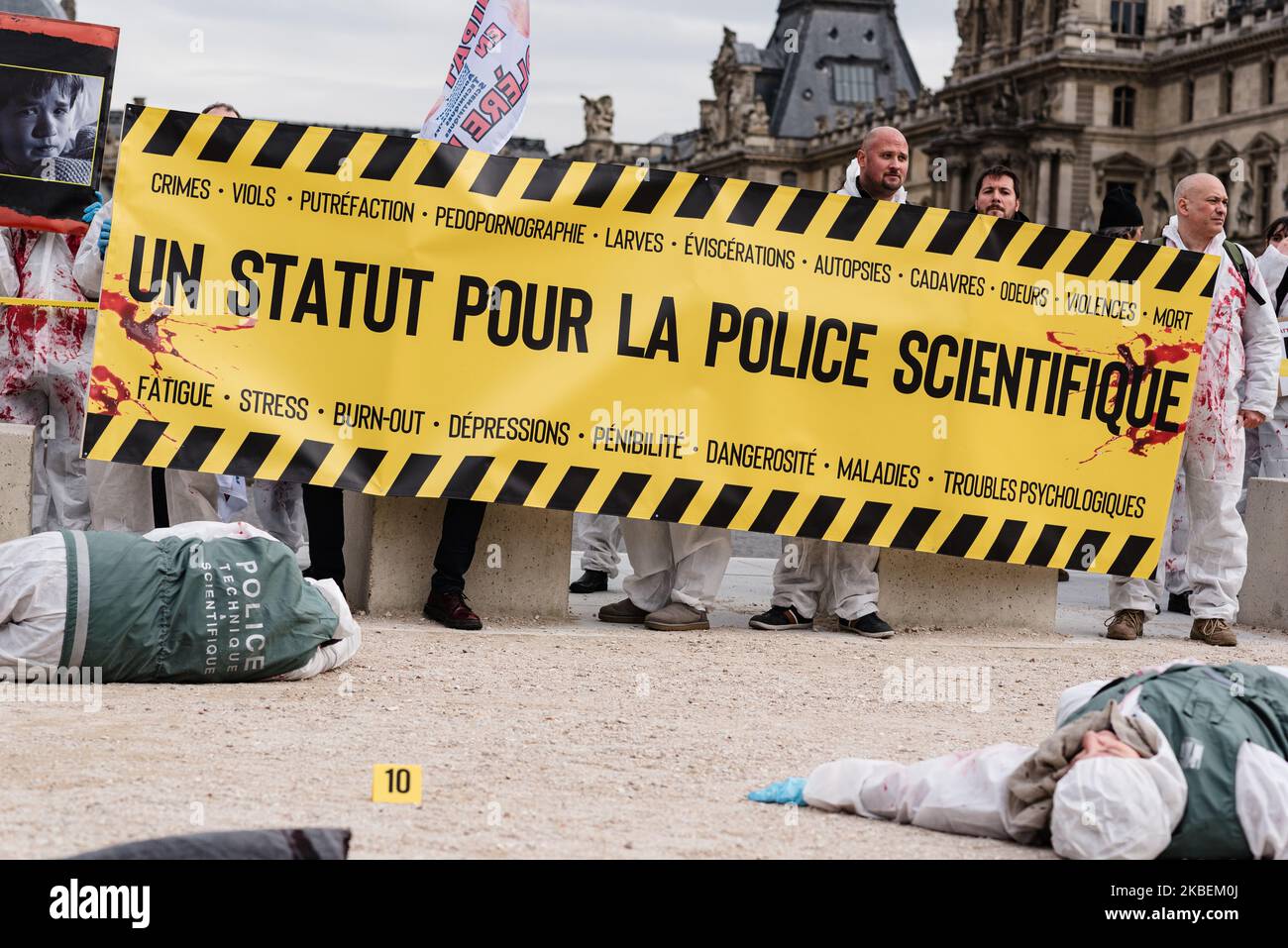 Several hundred technical and scientific police officers demonstrated ...