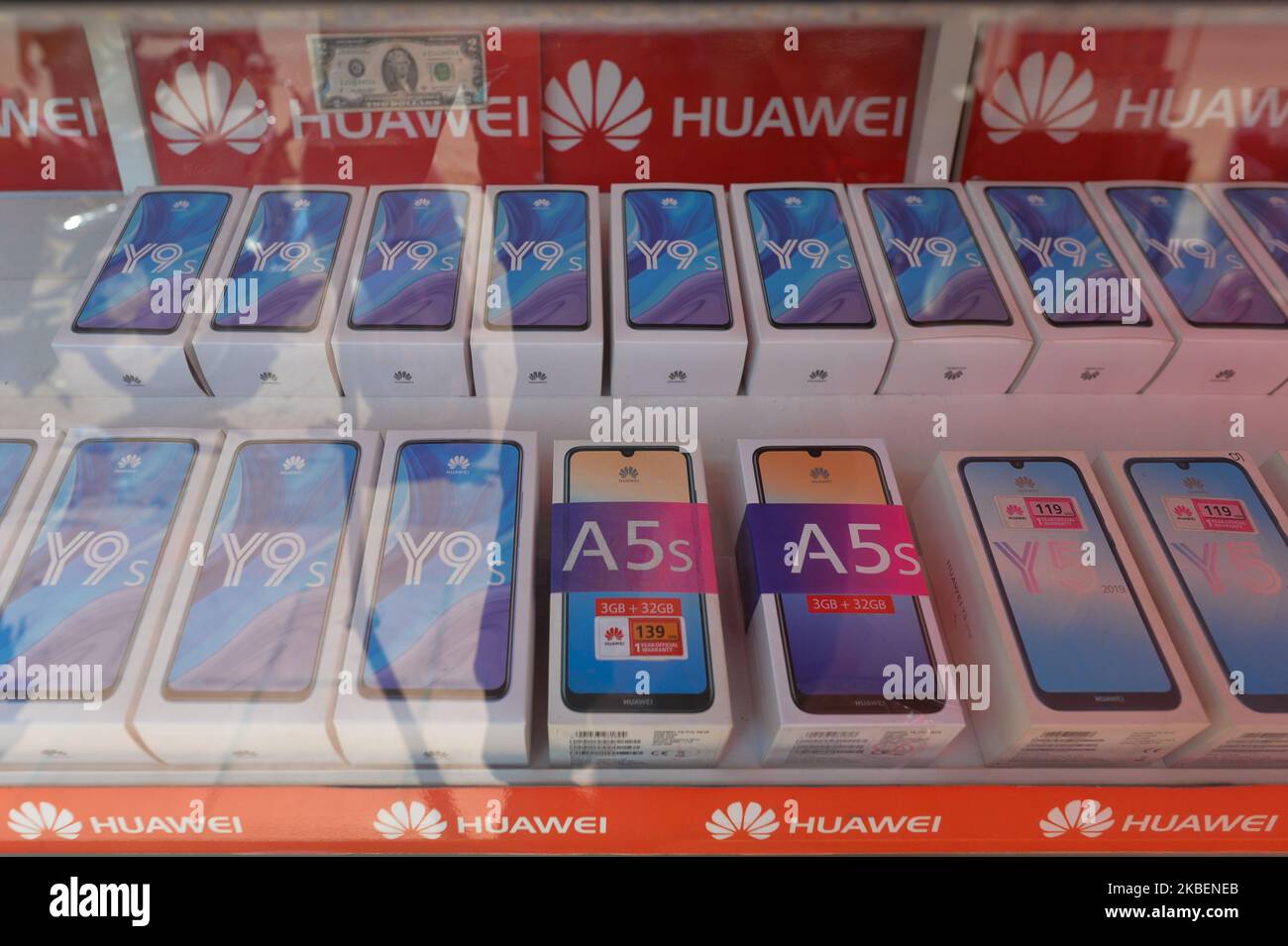 Huawei shop with latest phones seen in Kampot center. On Monday ...