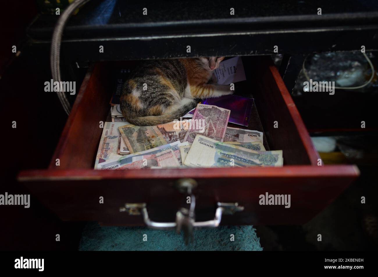 Money security guards hi-res stock photography and images - Alamy