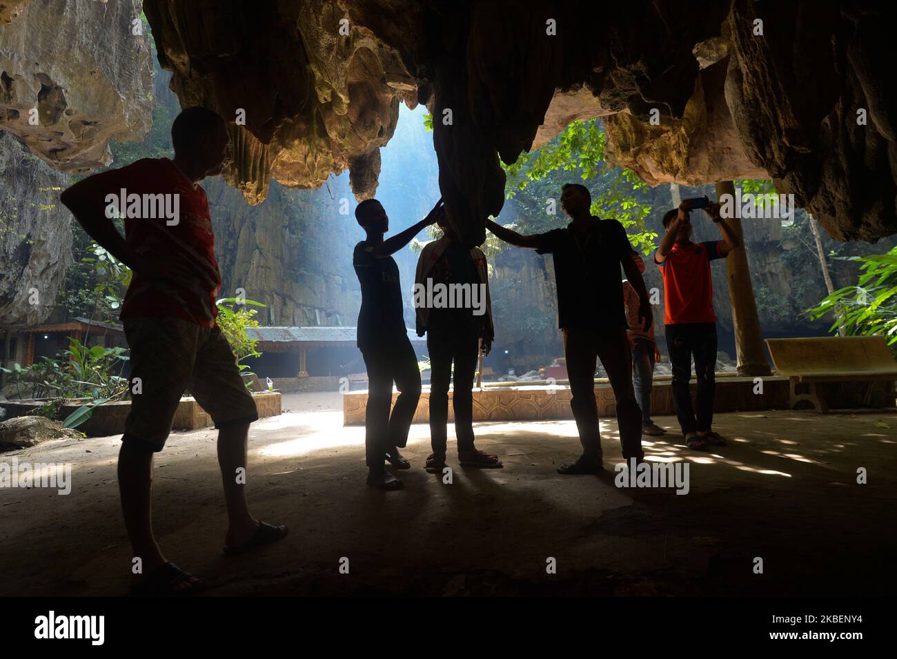 Collapsed cave roof hi-res stock photography and images - Alamy