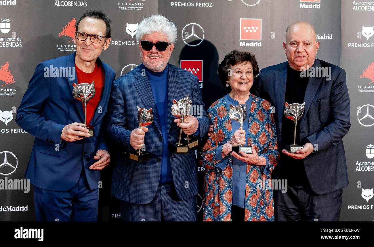 The cast of 'Dolor y Gloria' poses in the Press Room during 'Feroz ...