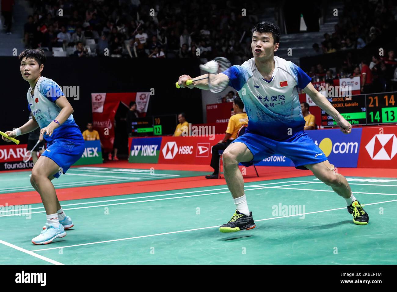 Huang Dongping (L) and Wang Yilyu (R) of China competes in the Mix ...