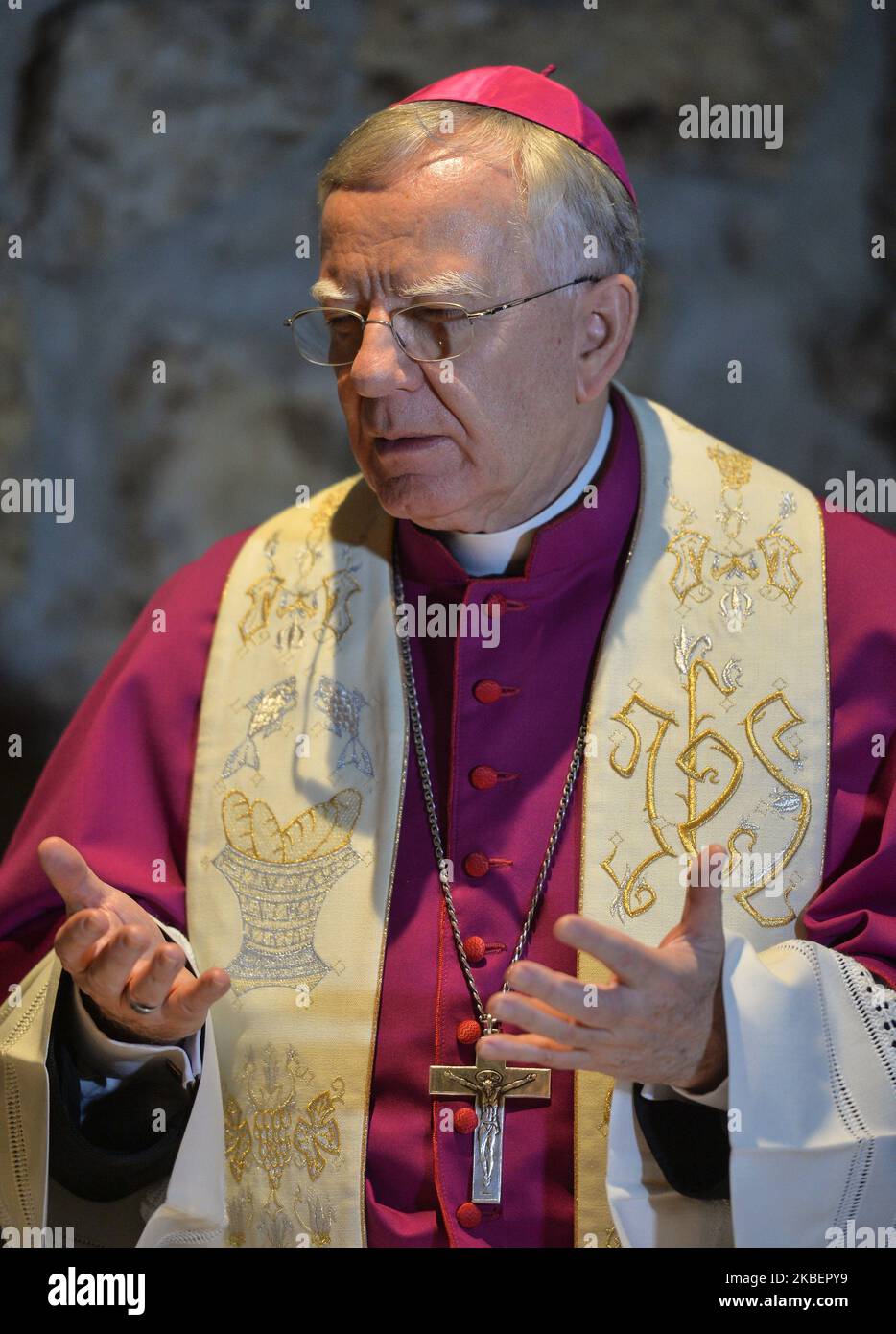 Catholic abuse scandal hi-res stock photography and images - Alamy