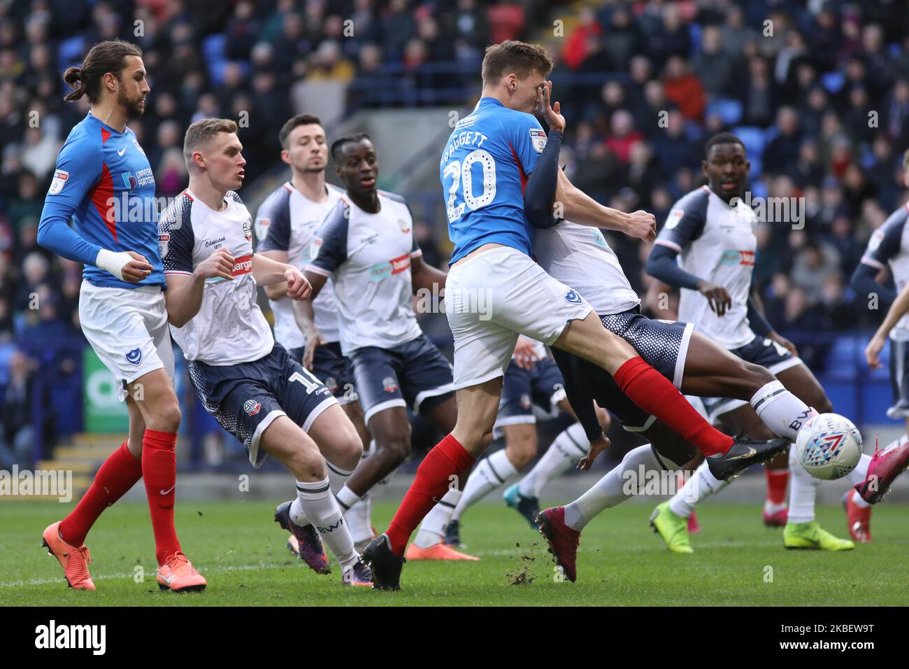 Sean raggett of portsmouth fc hi-res stock photography and images - Alamy