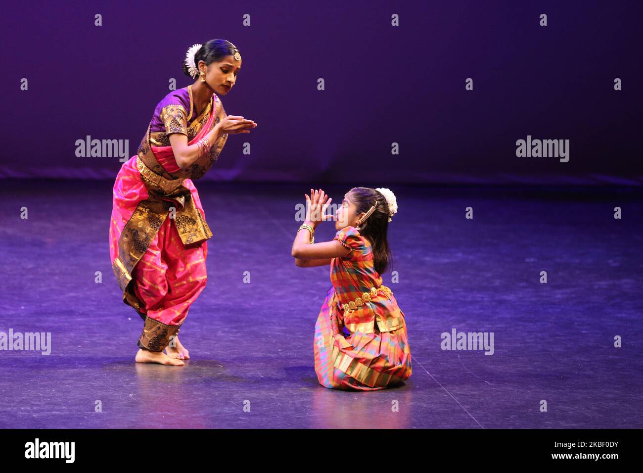 Girls dancing traditional tamil dances hi-res stock photography and ...