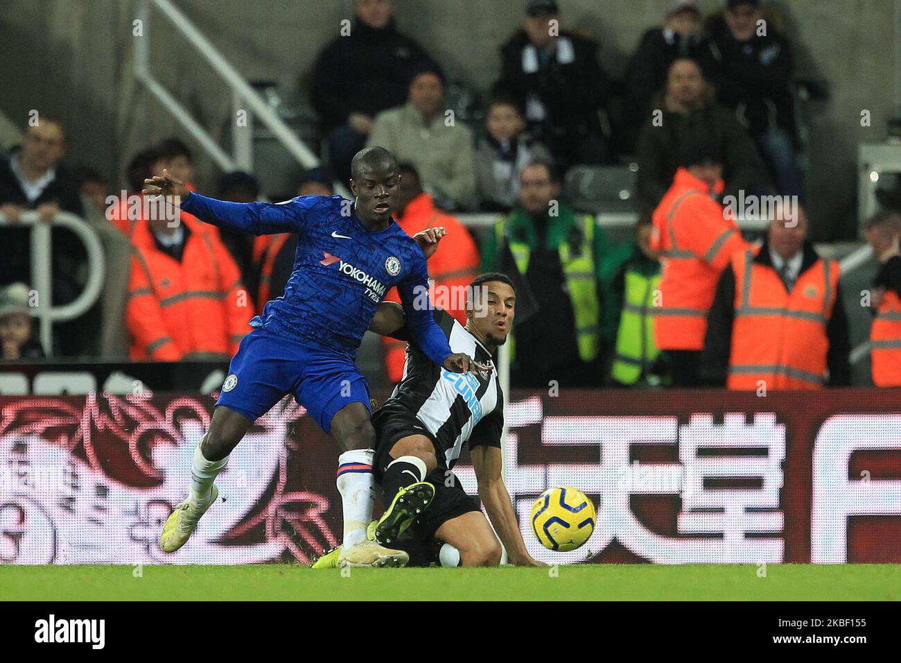 Ngolo kante of chelsea battles hi-res stock photography and images - Alamy
