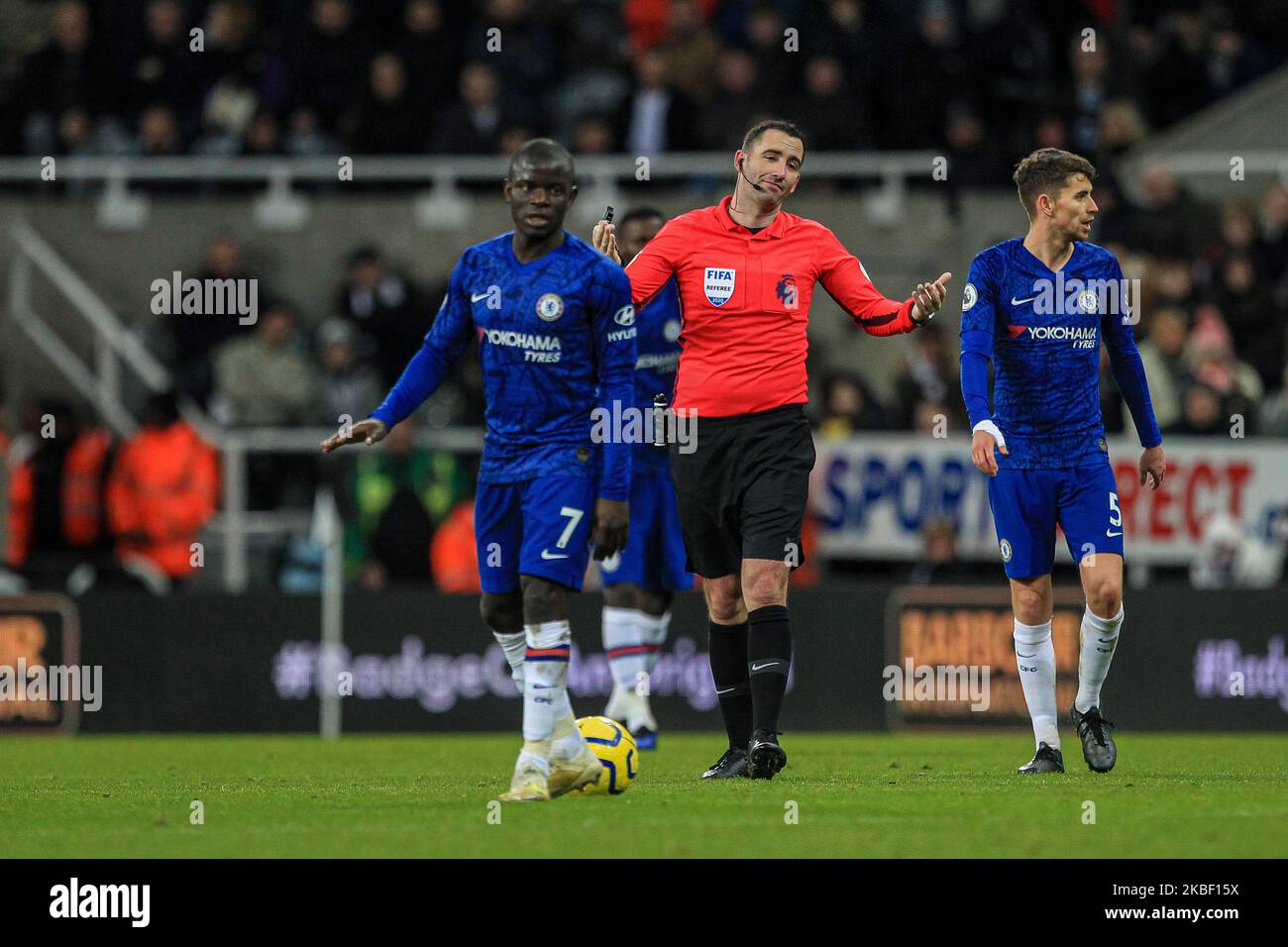Chris kavanagh referee hi-res stock photography and images - Alamy