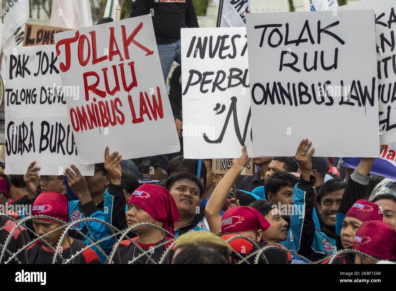Members of the Labor Movement hold a protest against the Omnibus Law on ...