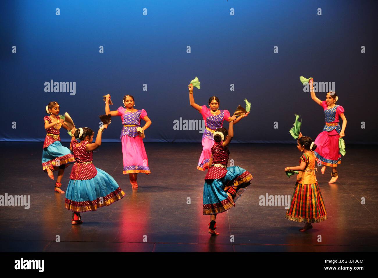 Girls dancing traditional tamil dances hi-res stock photography and ...